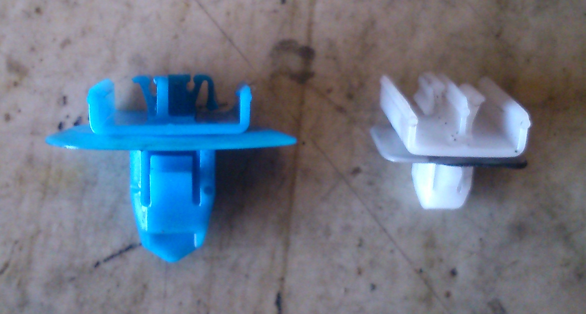 Брызговики — 2 — Toyota RAV4 (II), 2 л, 2003 года | аксессуары | DRIVE2