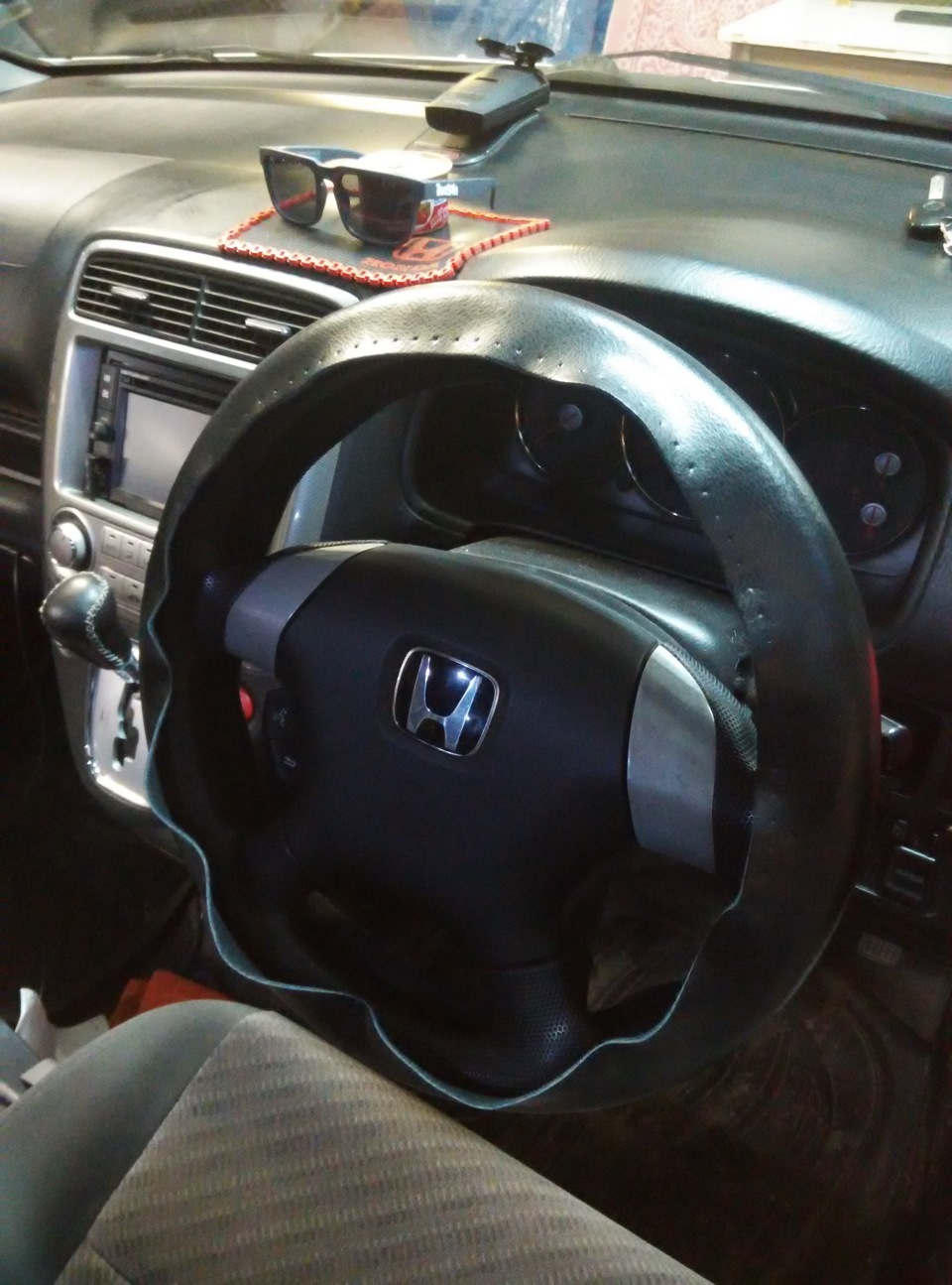 Оплетка руля — Honda Stream (RN1-5), 1,7 л, 2005 года | аксессуары | DRIVE2