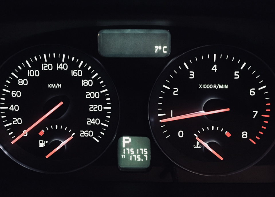 Volvo S40 II. Замена переднего правого крыла… — Volvo S40 (2G), 2,4 л ...