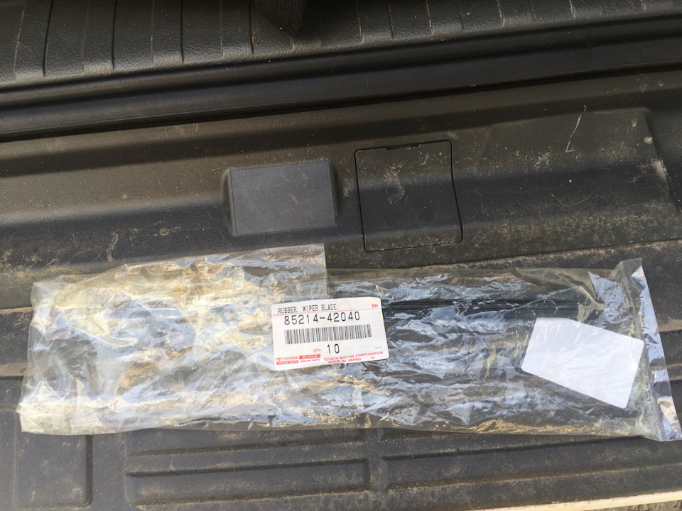 Замена резинки задней щетки стеклоочистителя. — Toyota Land Cruiser ...