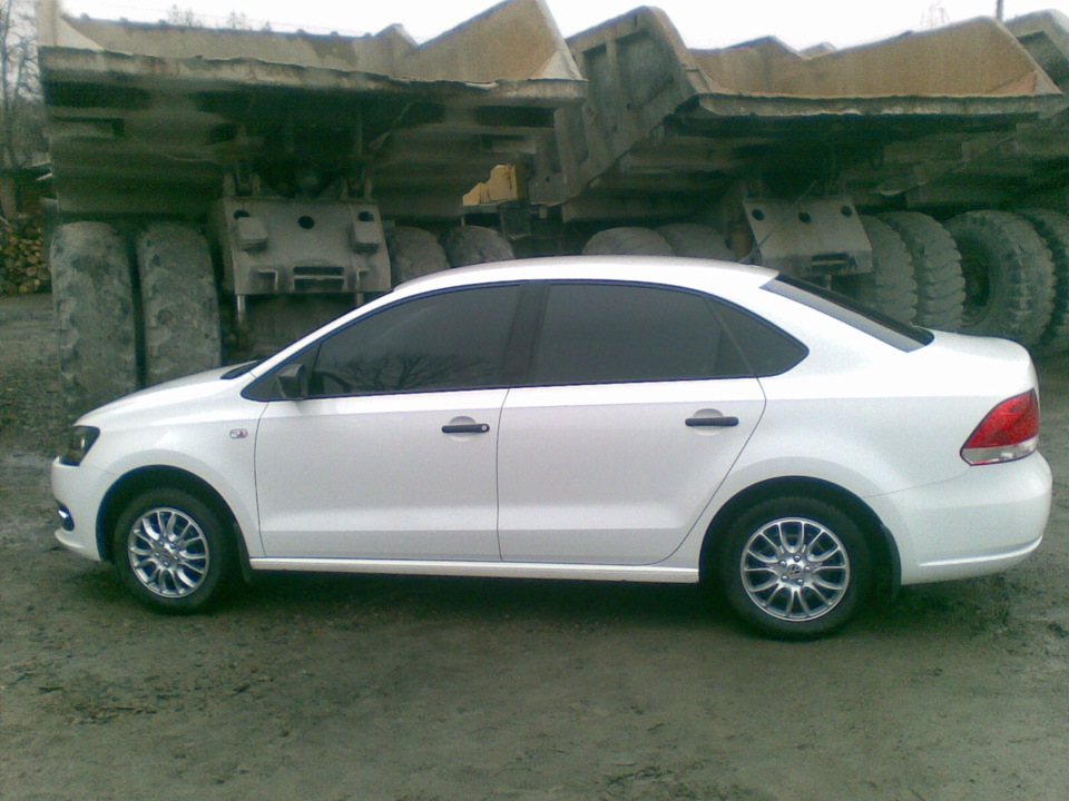 тонировка окон — Volkswagen Polo Sedan, 1,6 л, 2012 года | тюнинг | DRIVE2