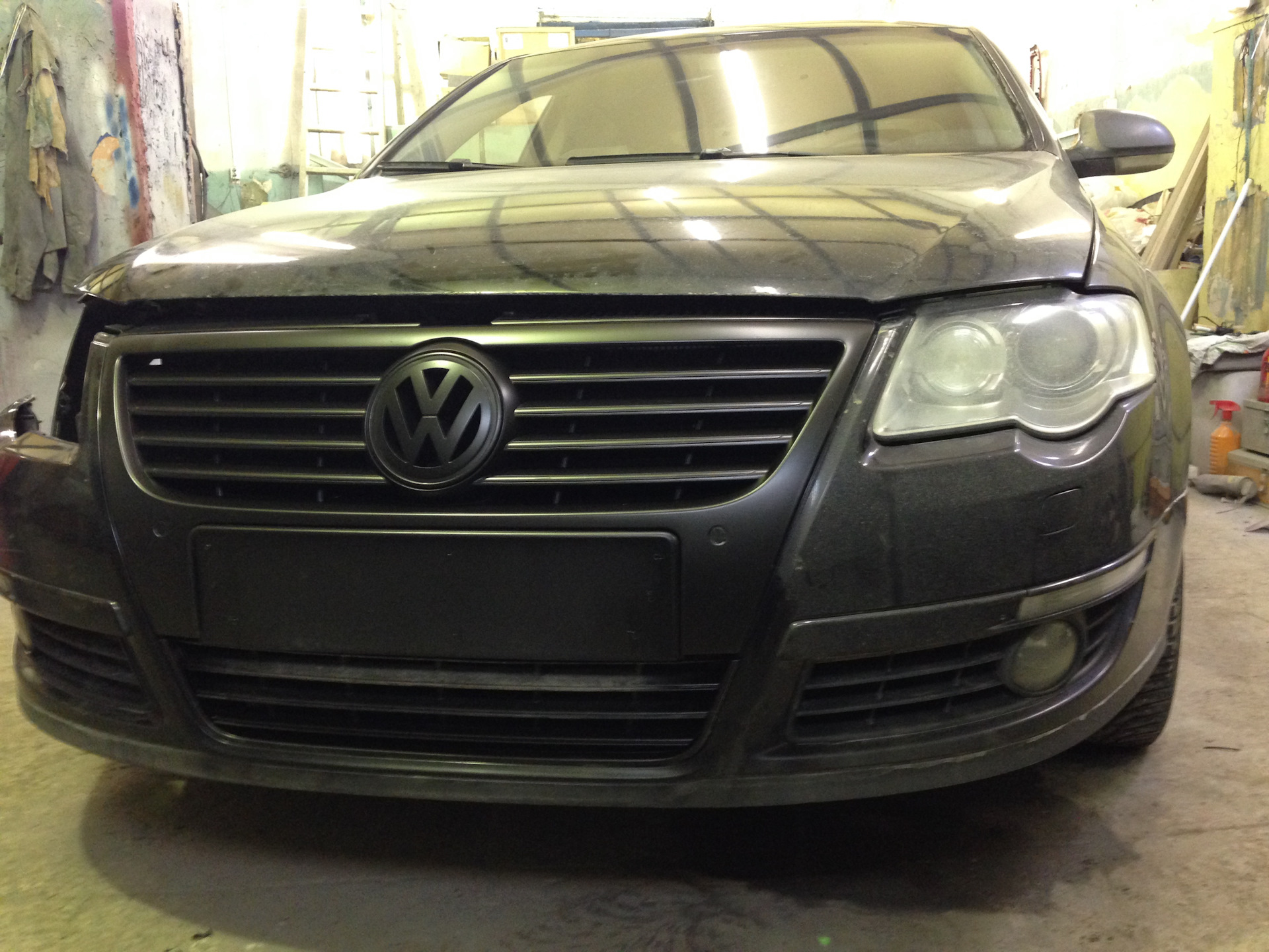Взгляд на чёрную решетку по чёрному)) — Volkswagen Passat B6, 2 л, 2007 ...