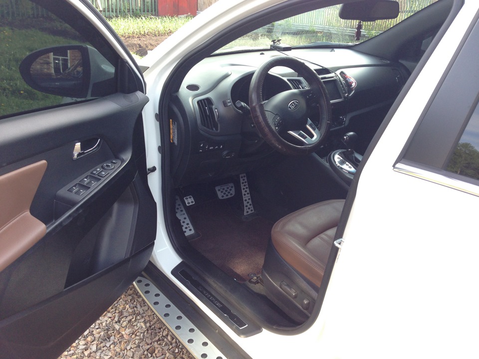 Накладки на педали — KIA Sportage (3G), 2 л, 2012 года | тюнинг | DRIVE2