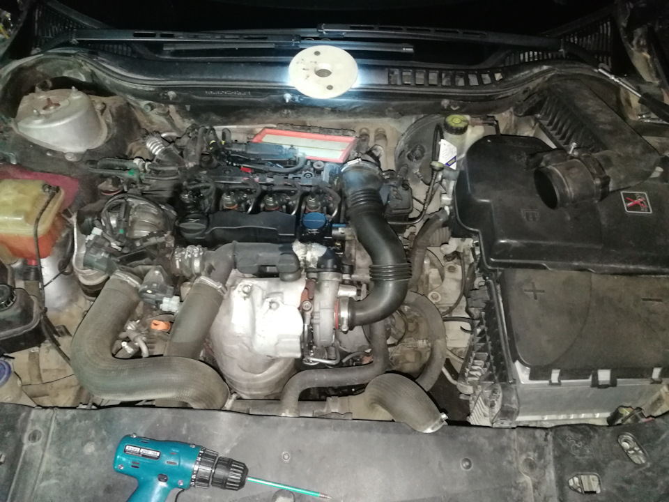 Замена воздушного фильтра — Citroen C5 (2G), 1,6 л, 2008 года ...