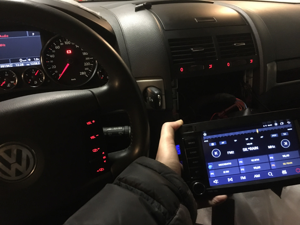 Установка магнитолы — Volkswagen Touareg (1G), 3,6 л, 2008 года ...