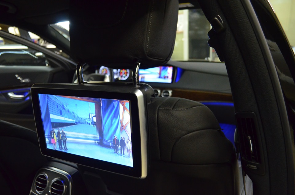 Установка мониторов для задних пассажиров на Mercedes W222 — autodop ...
