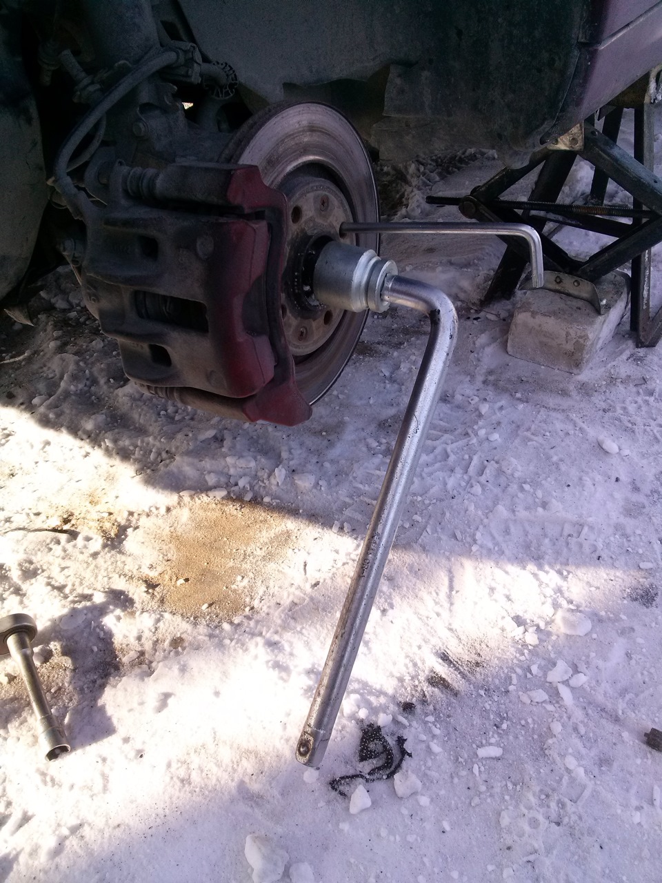 Замена шаровых опор и ступичного подшипника — Peugeot 406, 1,8 л, 1996 ...