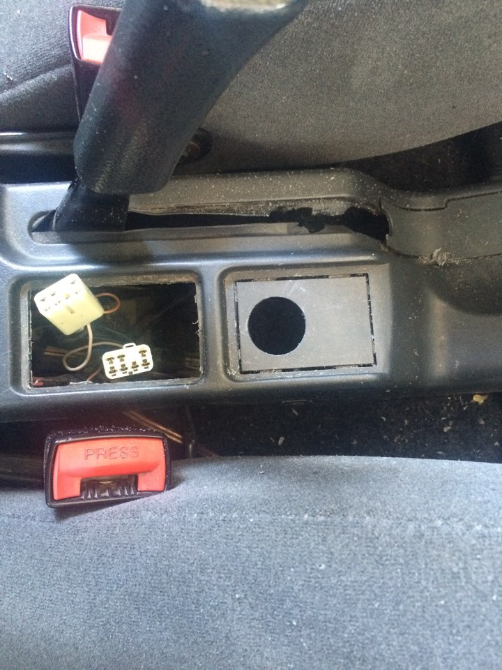 Дополнительный прикуриватель:) — Lada 21124, 1,6 л, 2006 года ...