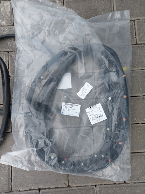 95021340 Уплотнитель передней левой двери / Chevrolet Cruze 10~ GM ...