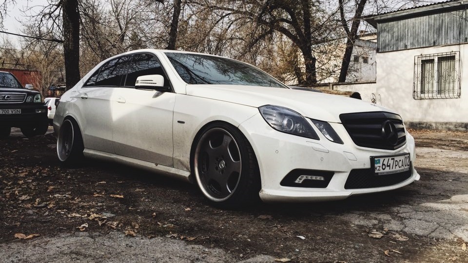 Бортжурнал Mercedes-Benz E-Class Low&Slow