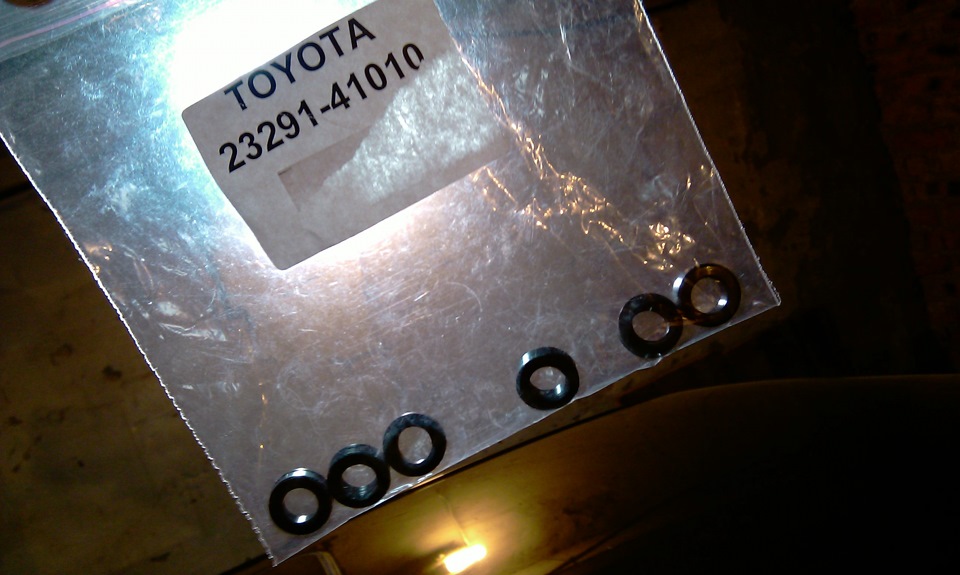 Замена уплотнительных резинок инжекторов — Toyota Mark II (100), 2,5 л ...