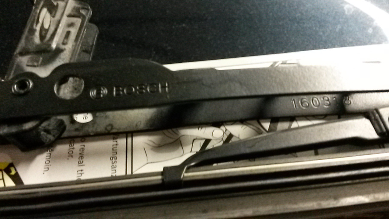 Замена щетки стеклоочистителя. — Mercedes-Benz E-Class (W210), 3,2 л ...