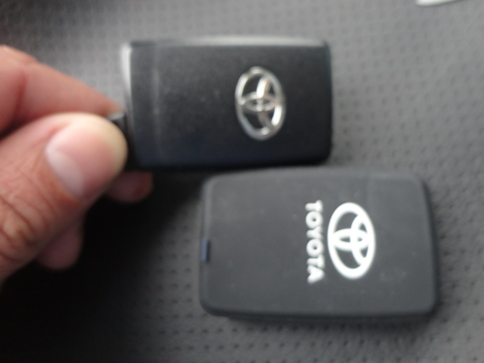 Силиконовые брелки — Toyota Corolla (140/150), 1,6 л, 2010 года ...