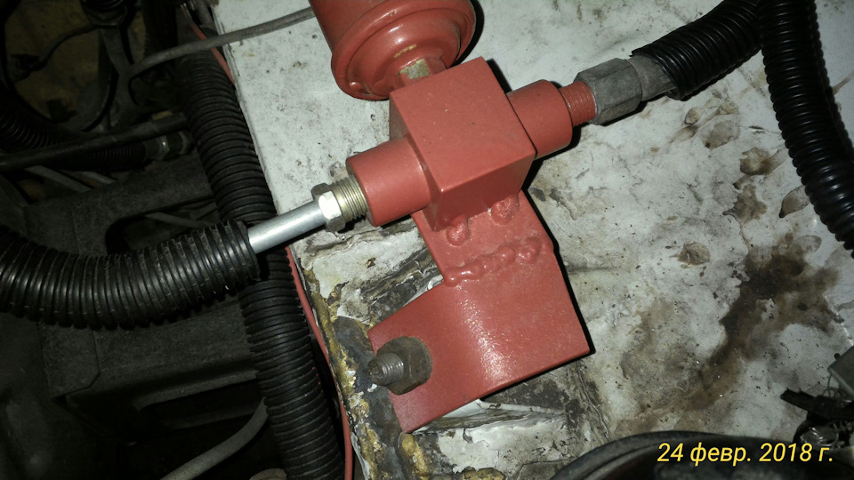 Механический указатель давления топлива — Lada 4x4 3D, 2 л, 1986 года ...