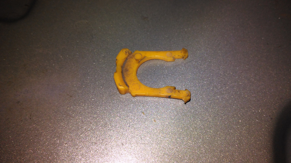 Замена топливных фильтров (+ обратный клапан) — Toyota Platz, 1 л, 2001 ...