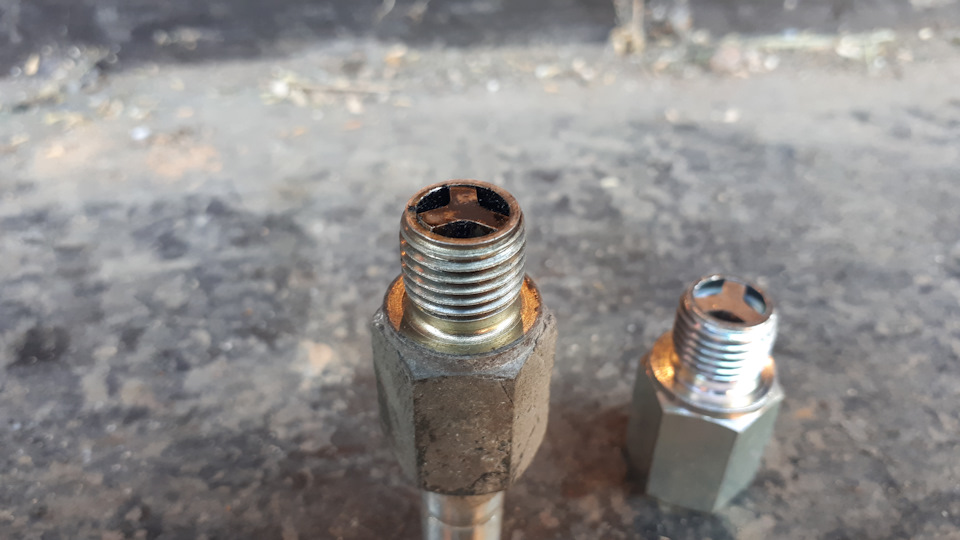 Замена обратного клапана на турбине — Volvo S80 (2G), 2,5 л, 2008 года ...