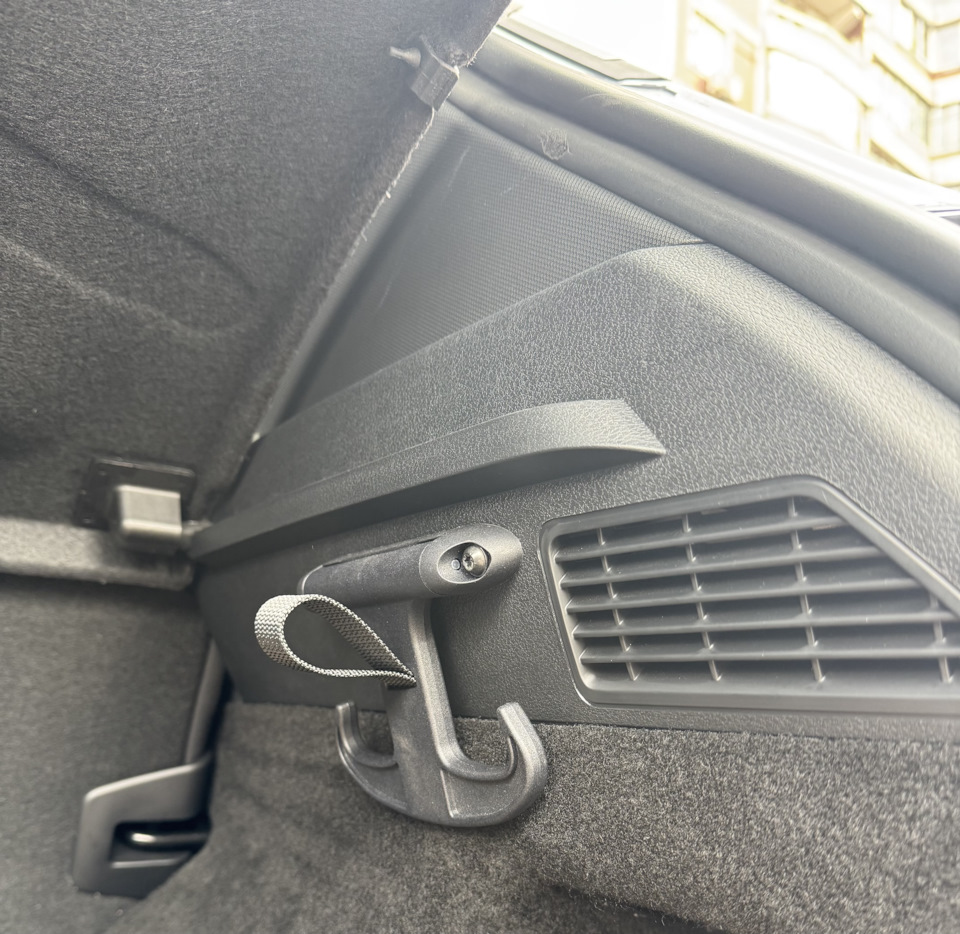 Крючки в багажник, vag выручает. — Geely Coolray (2023), 1,5 л, 2024 ...