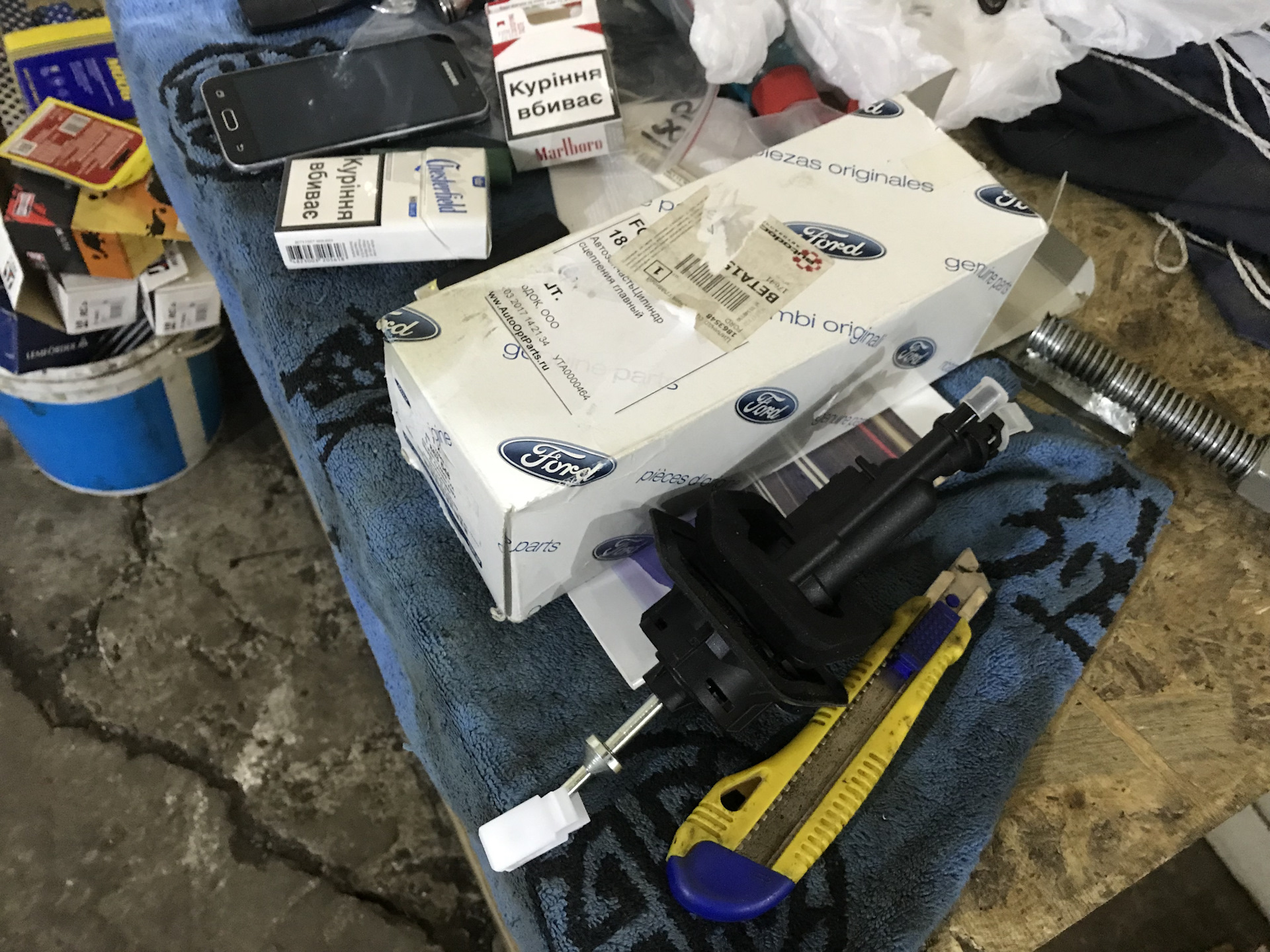 Замена цилиндра сцепления — Ford Focus Hatchback II, 1,6 л, 2007 года ...