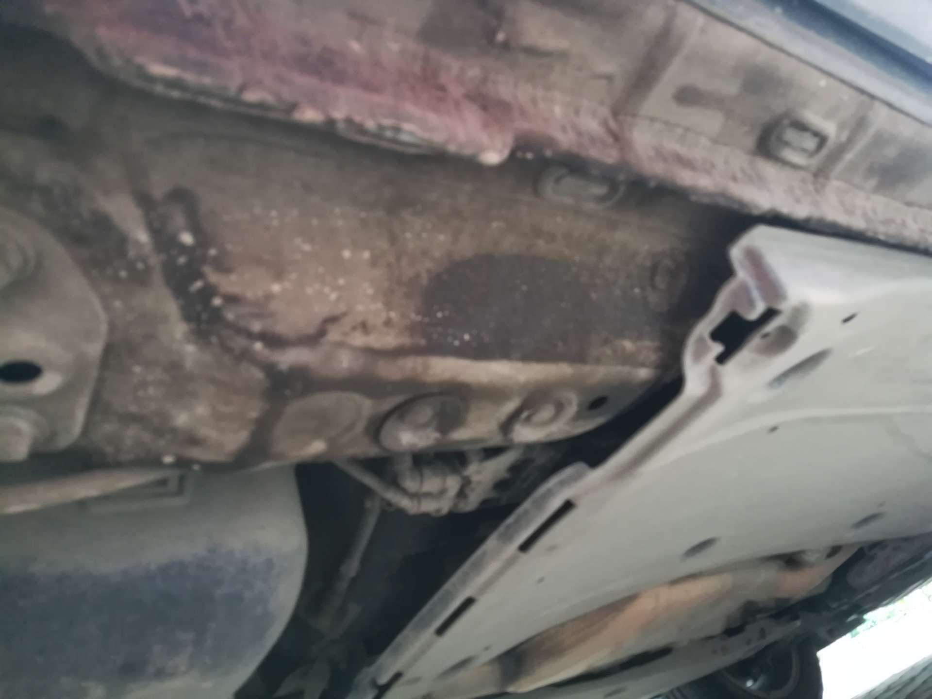 Пыльник днища аэродинамический — Volkswagen Tiguan (2G), 2 л, 2020 года ...