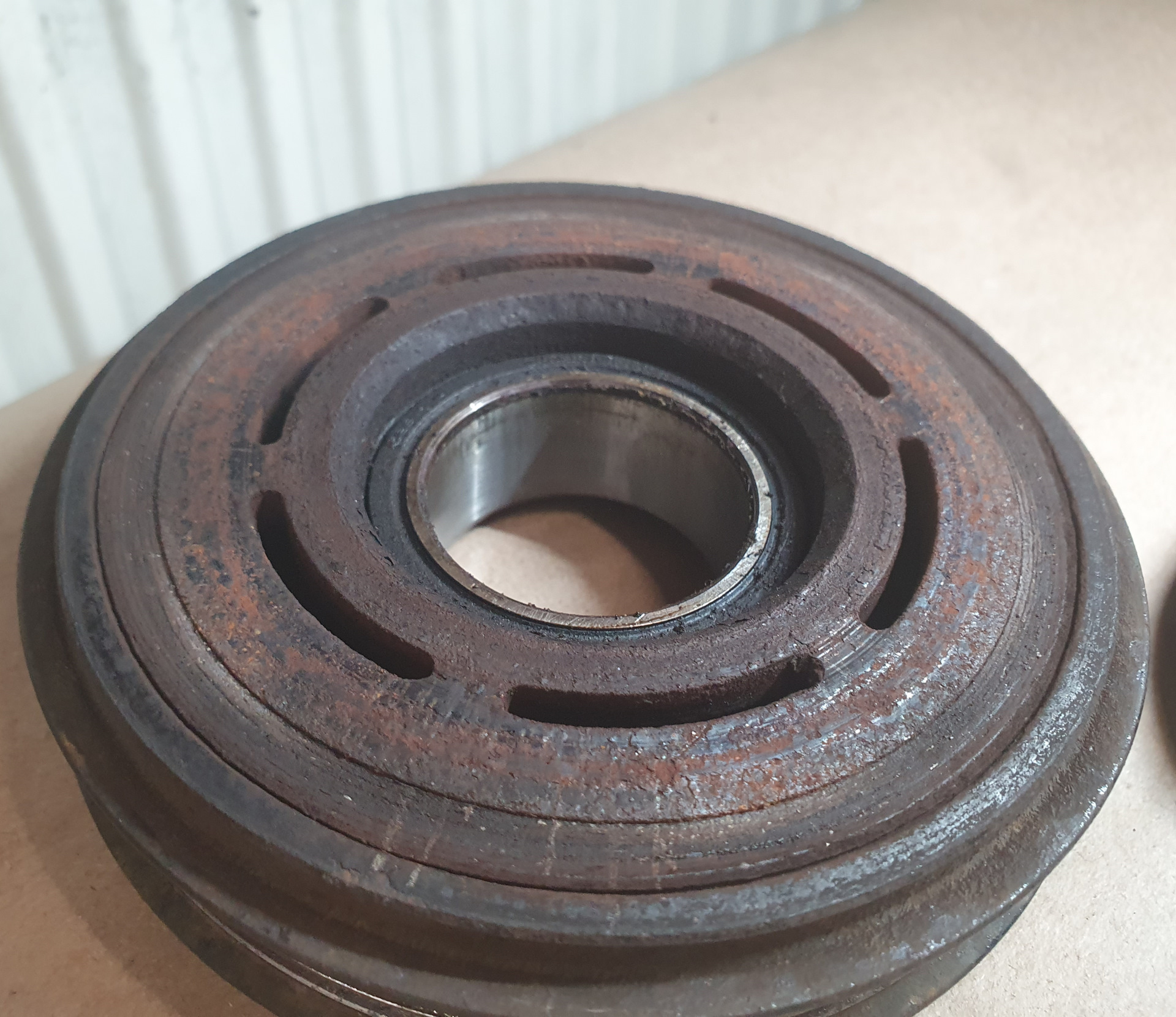 Замена муфты компрессора кондиционера — Volvo XC60 (1G), 2,5 л, 2014 ...