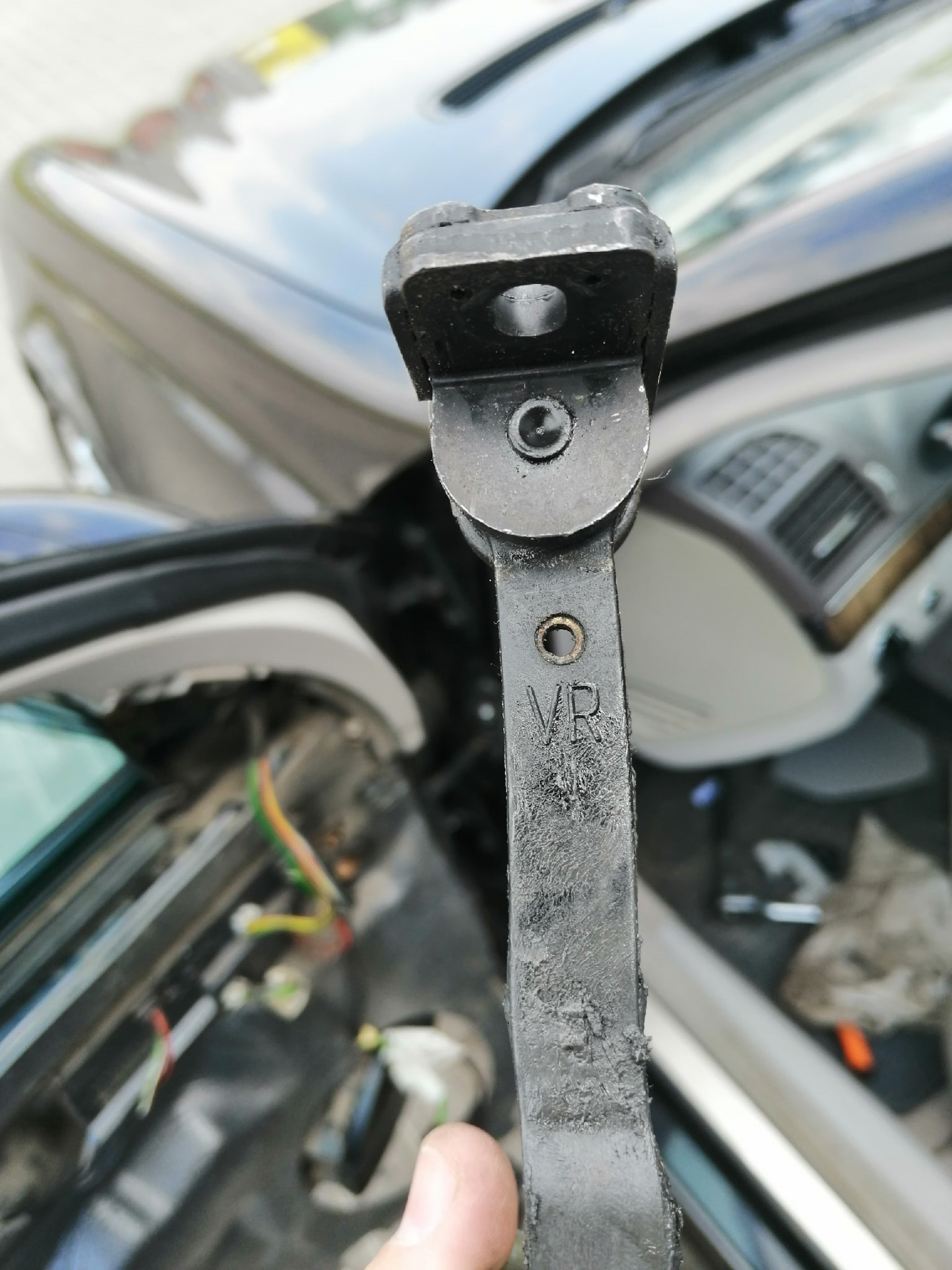 Замена ограничителя двери w211 — Mercedes-Benz E-Class (W211), 3,2 л ...