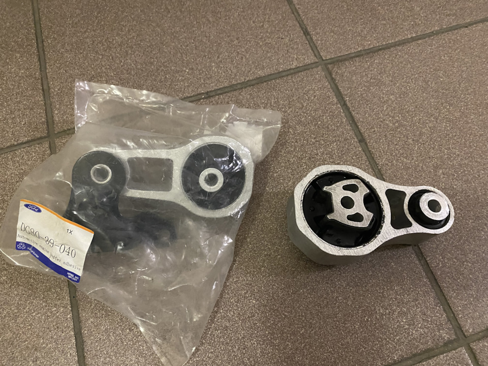 Нижняя подушка КПП powershift — Ford Fiesta (Mk VI), 1,6 л, 2016 года ...