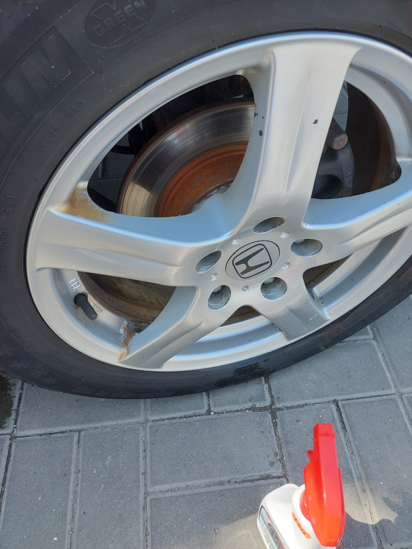 Средство для чистки дисков да и впринципе потоков ржавчины с кузова ...
