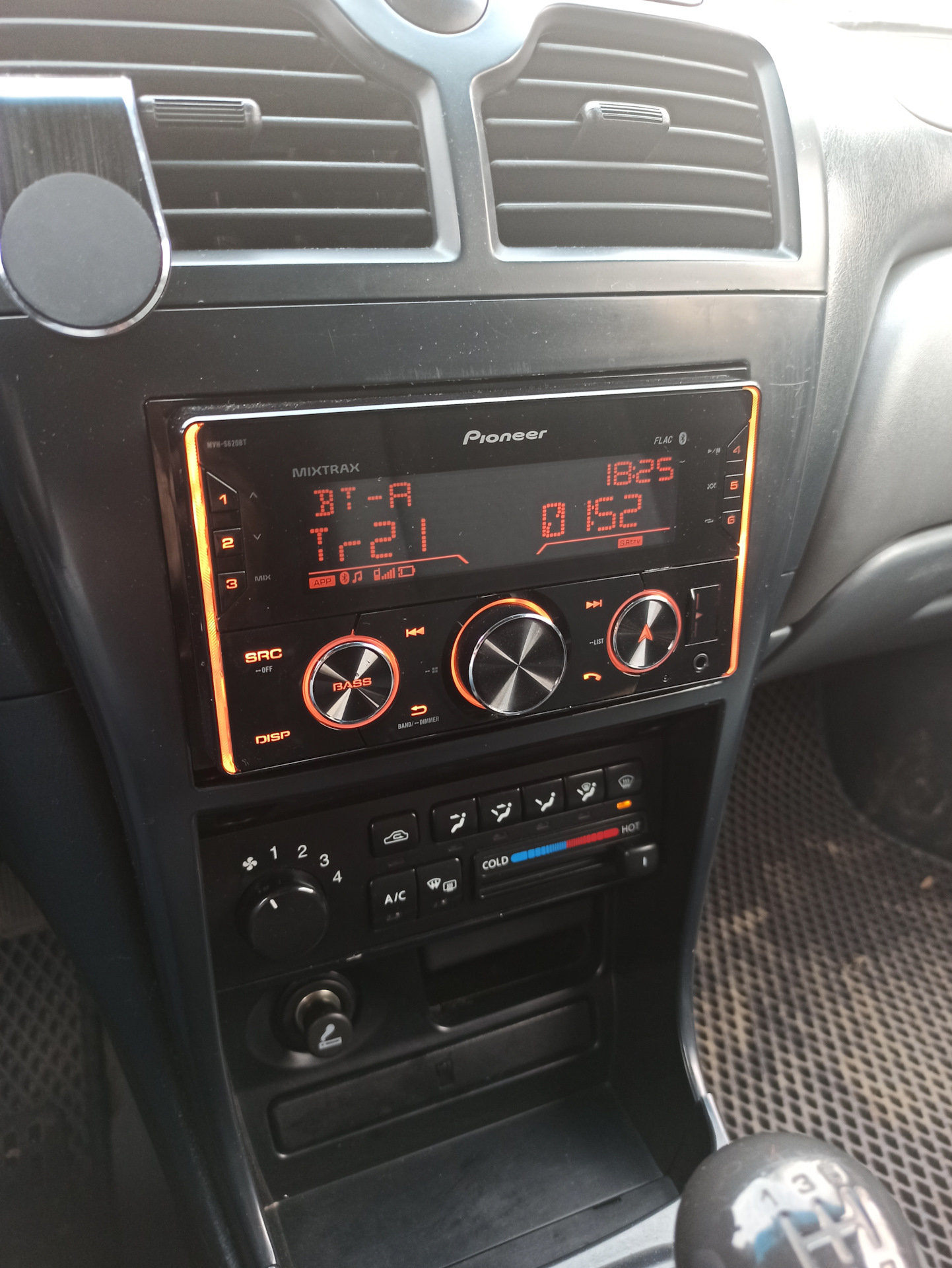 Магнитола и колонки — Nissan Almera Classic (B10), 1,6 л, 2006 года ...