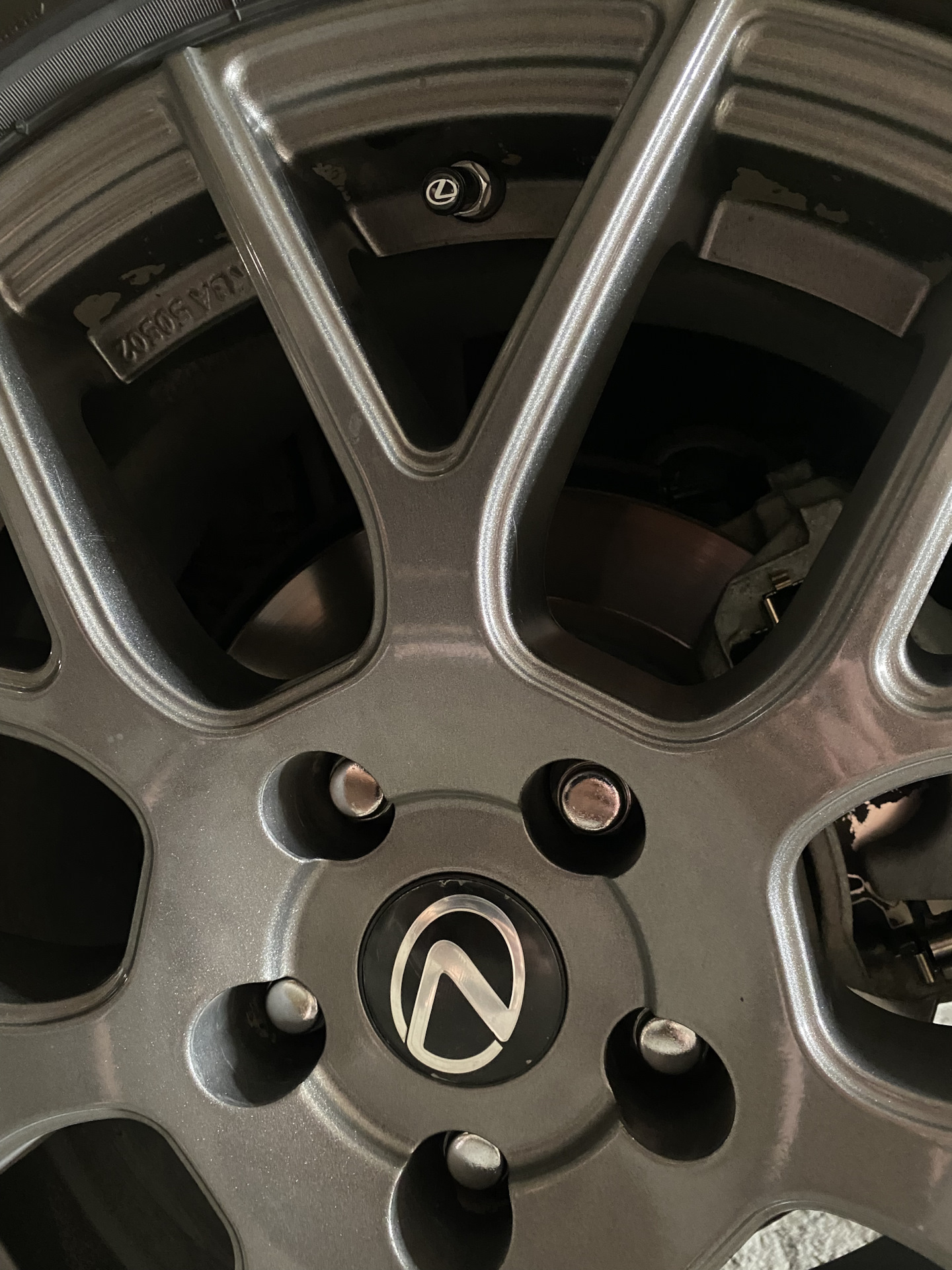 Колпачки на ниппели — Lexus ES (7G), 2,5 л, 2018 года | другое | DRIVE2