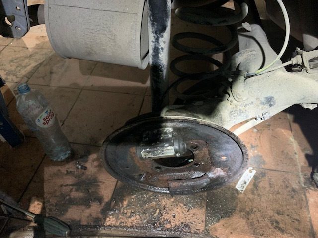 Замена задних датчиков ABS — Toyota Yaris (p2), 1,3 л, 2006 года ...