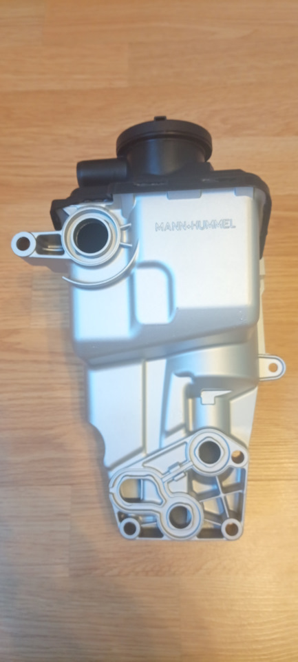 Маслоотделитель корпус масляного фильтра 31338685 на Volvo C30, Volvo ...