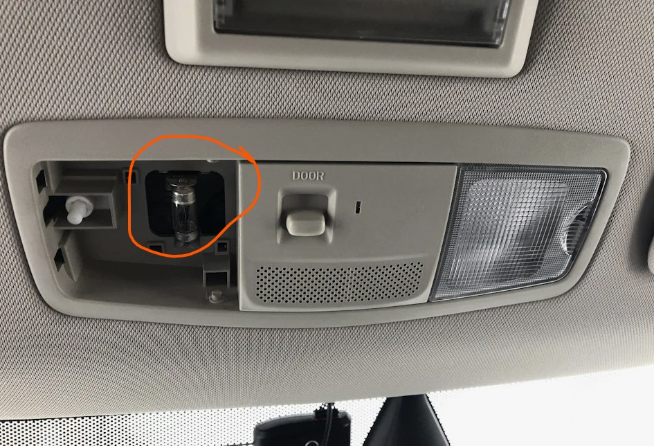 Какой цоколь (тип лампы) стоит в плафоне? — Mitsubishi Outlander (3G ...