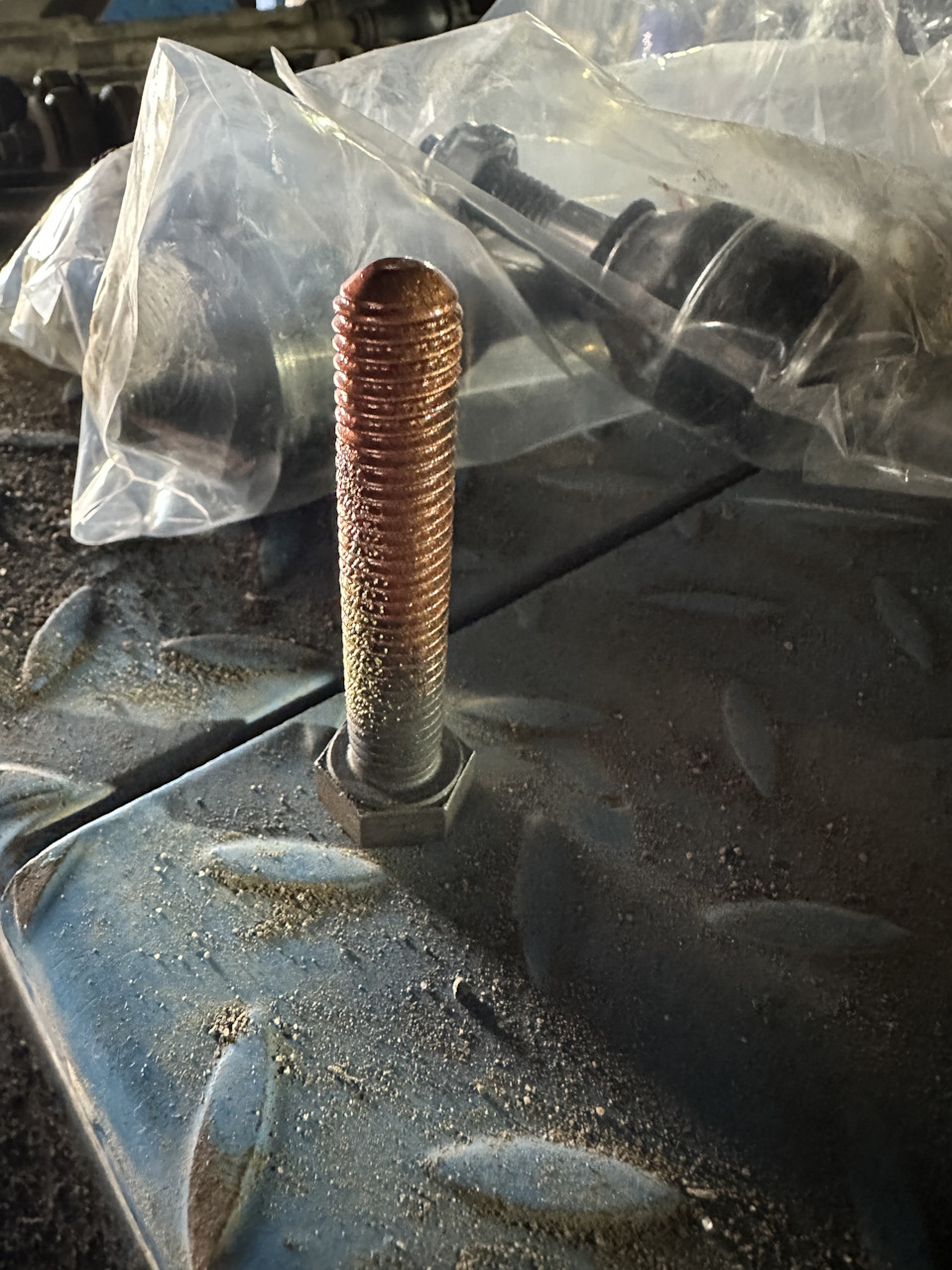 Болт регулировки торсиона 14041596 (GENERAL MOTORS) Hummer h2 — Hummer ...