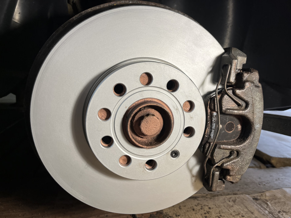 Тормозные диски колодки — Volkswagen Jetta VI, 1,4 л, 2013 года ...