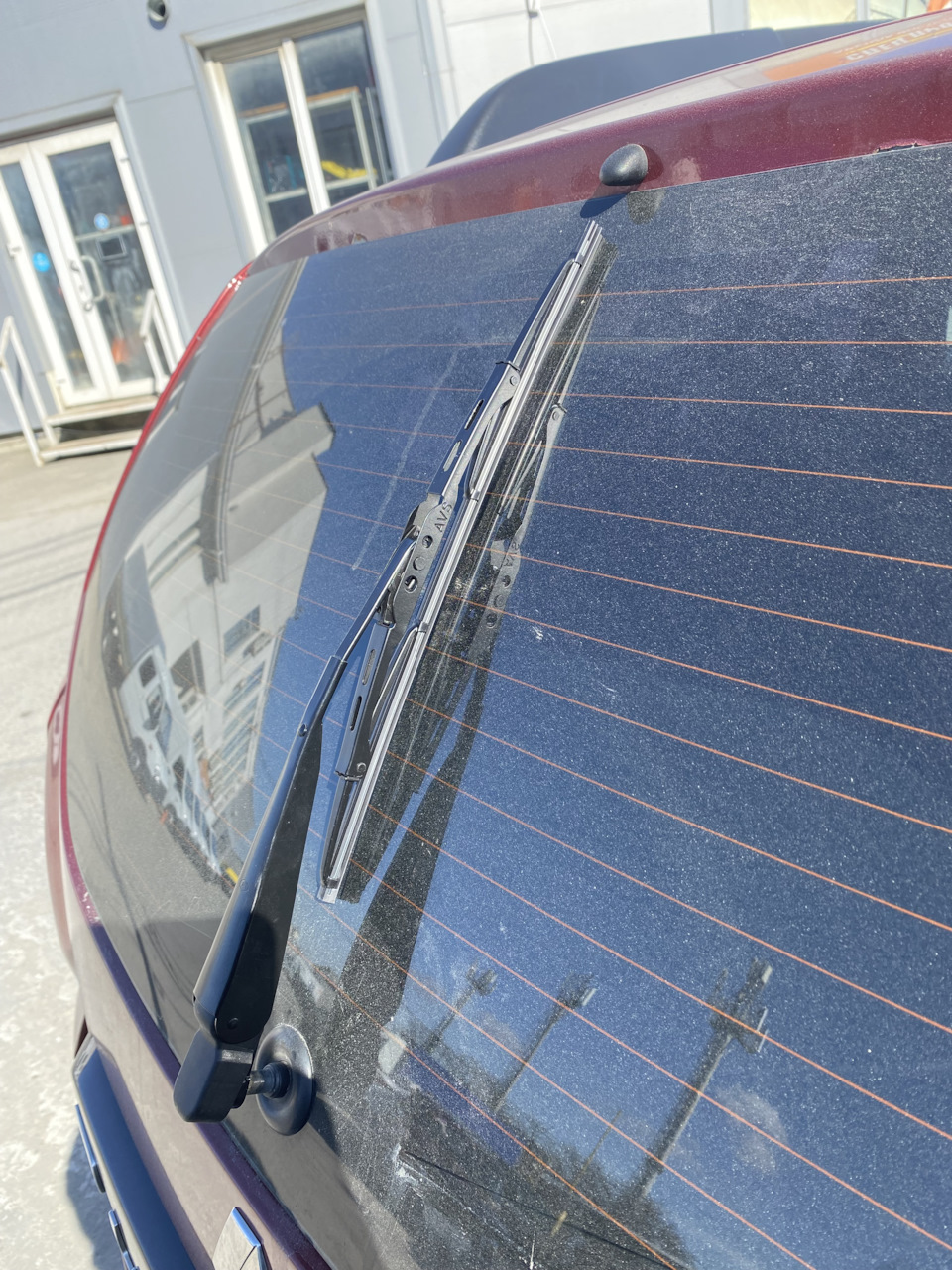 Задний поводок стеклоочистителя — Renault Duster (1G), 1,6 л, 2012 года ...