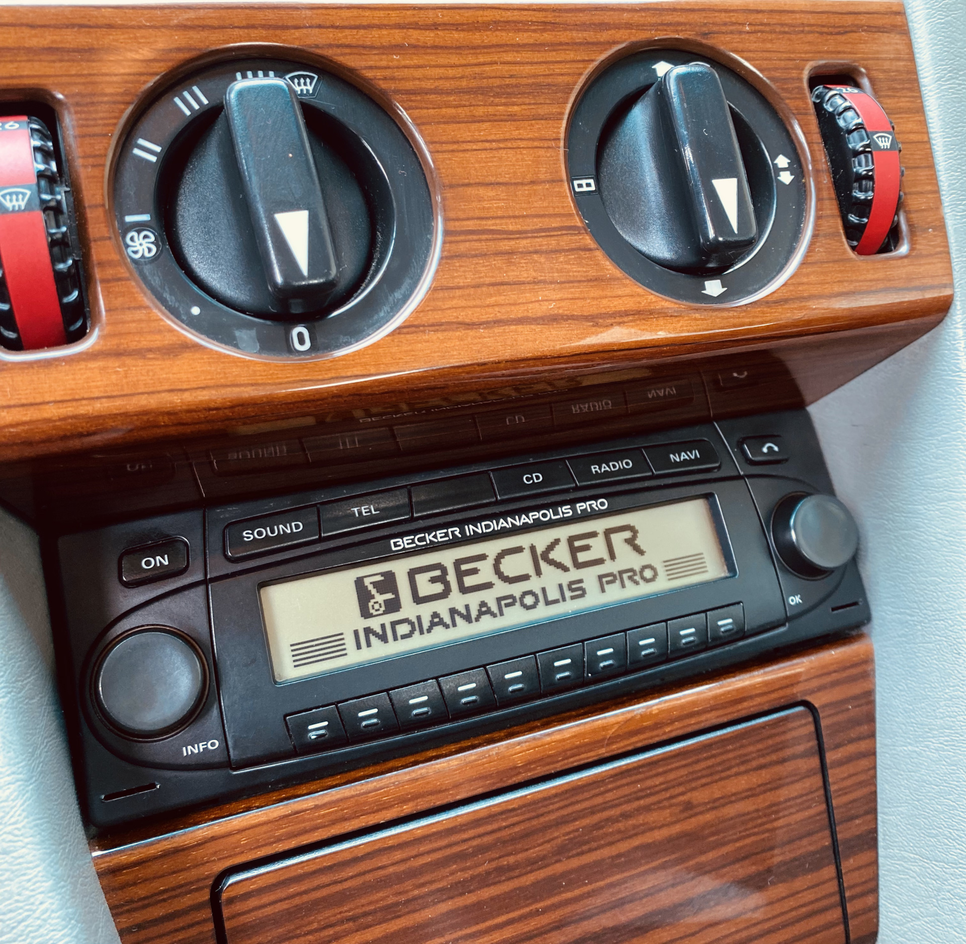 З-Зависимость. Becker Indianapolis Pro BE7950 — Mercedes-Benz E-Class ...