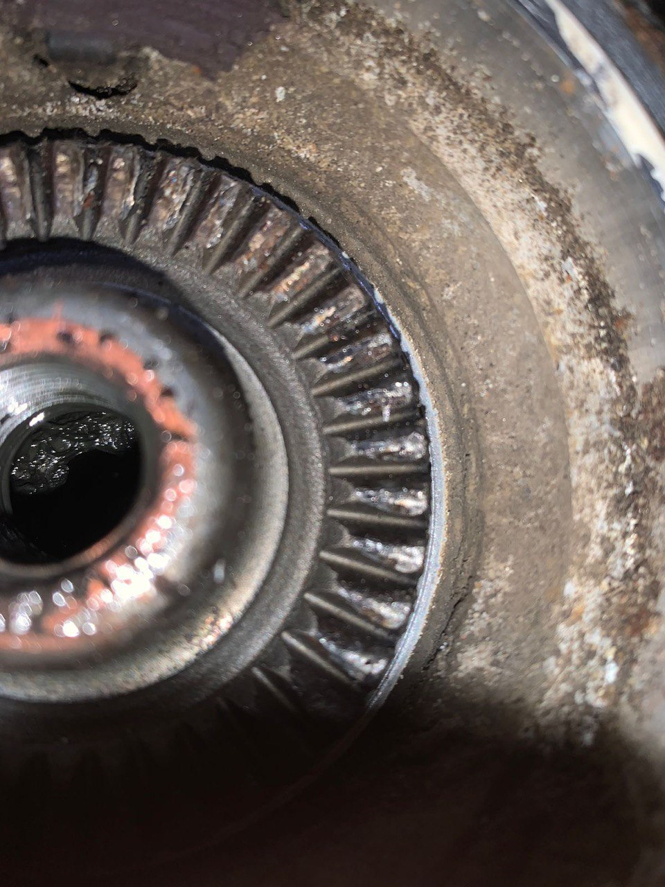 При замене ступицы обнаружил неприятность + поменял стойку ...