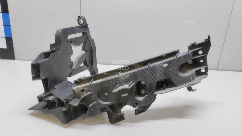 8R0805607B Крепление левой фары VAG | Запчасти на DRIVE2