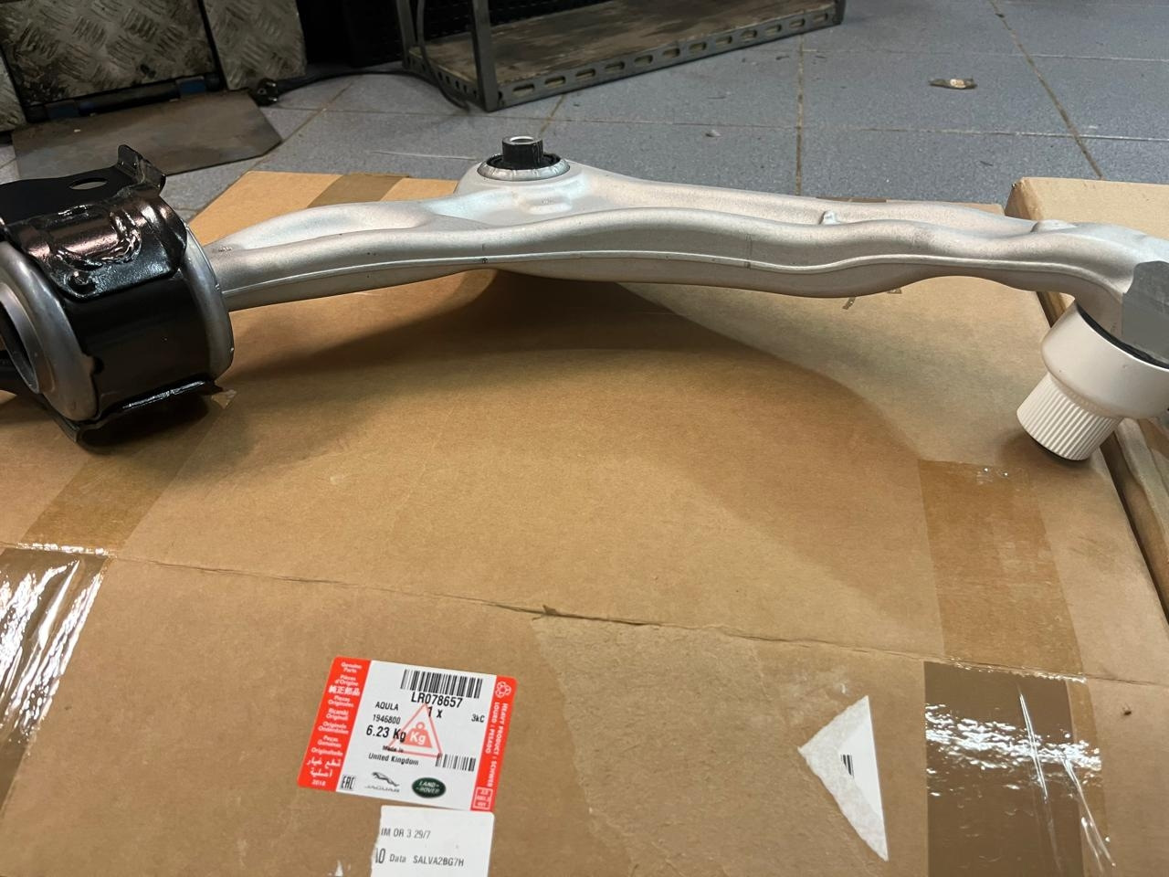 Замена передних рычагов и ступичных подшипников — Land Rover Range ...