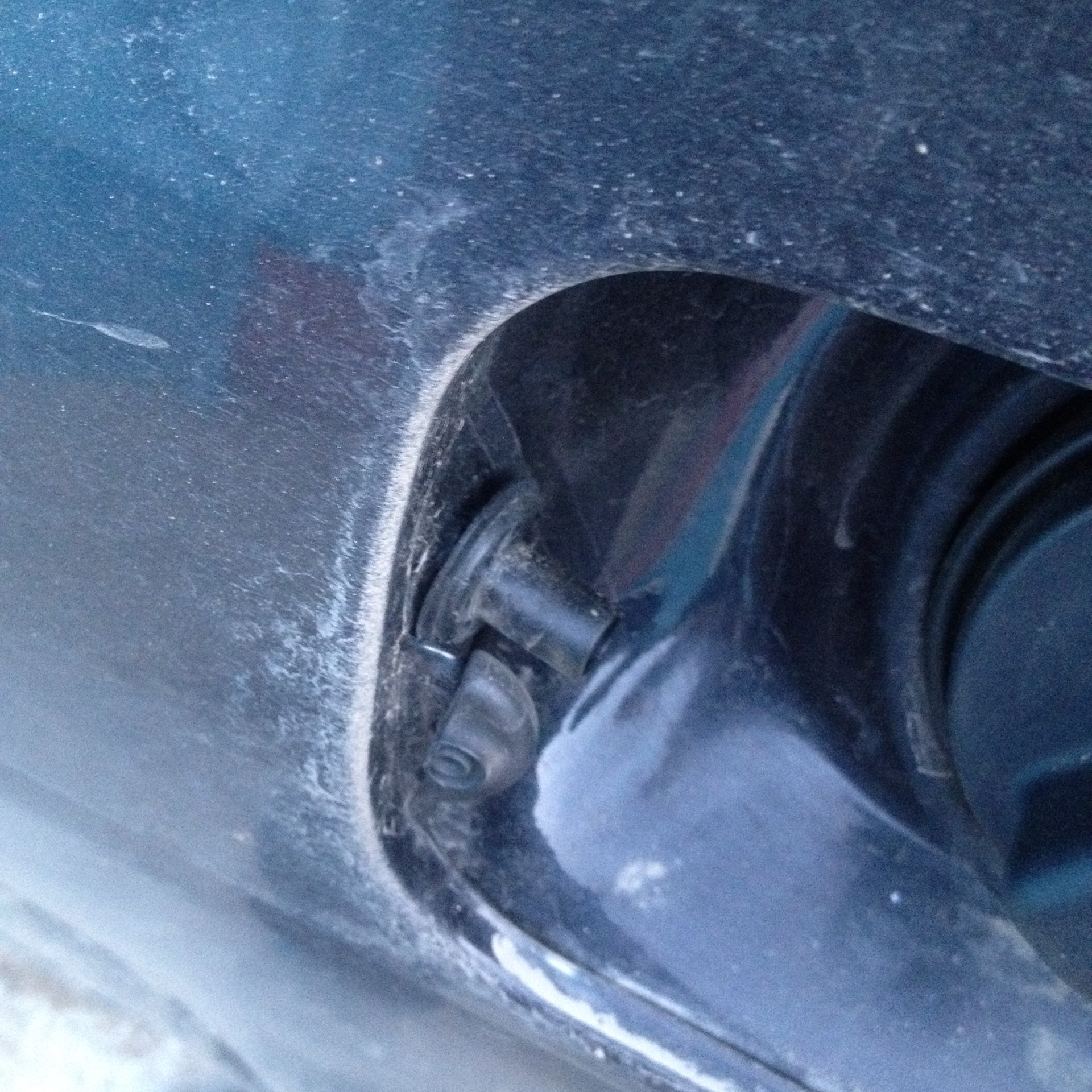 Втулка лючка бензобака BMW 51258128707 — BMW 5 series (E39), 2,5 л ...