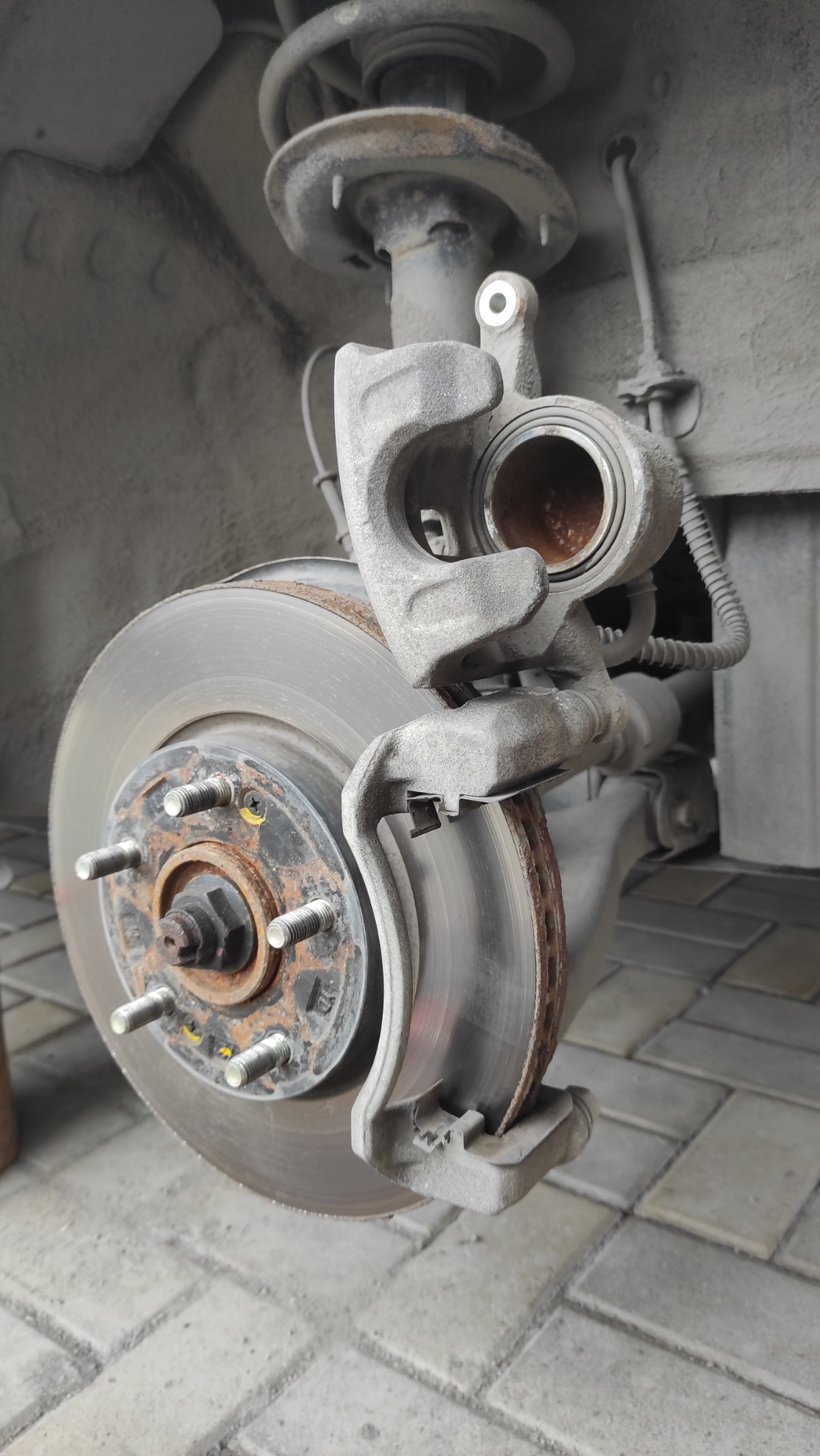 Замена тормозных колодок. — KIA Cerato (3G), 1,6 л, 2018 года ...