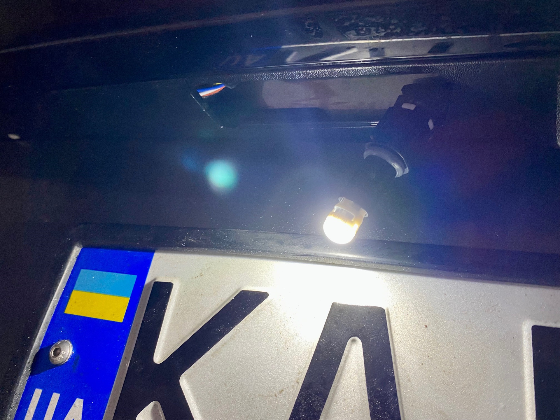 Замена подсветки номера на LED W5W Osram 2825DWP-02B — Hyundai Tucson ...