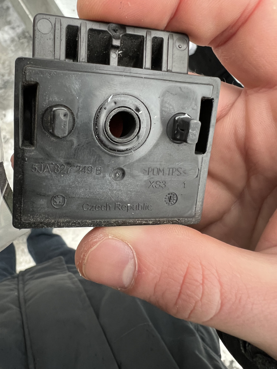 Упоры багажника нового образца 5JA 827 249 C — Skoda Octavia A8 Mk4, 2 ...