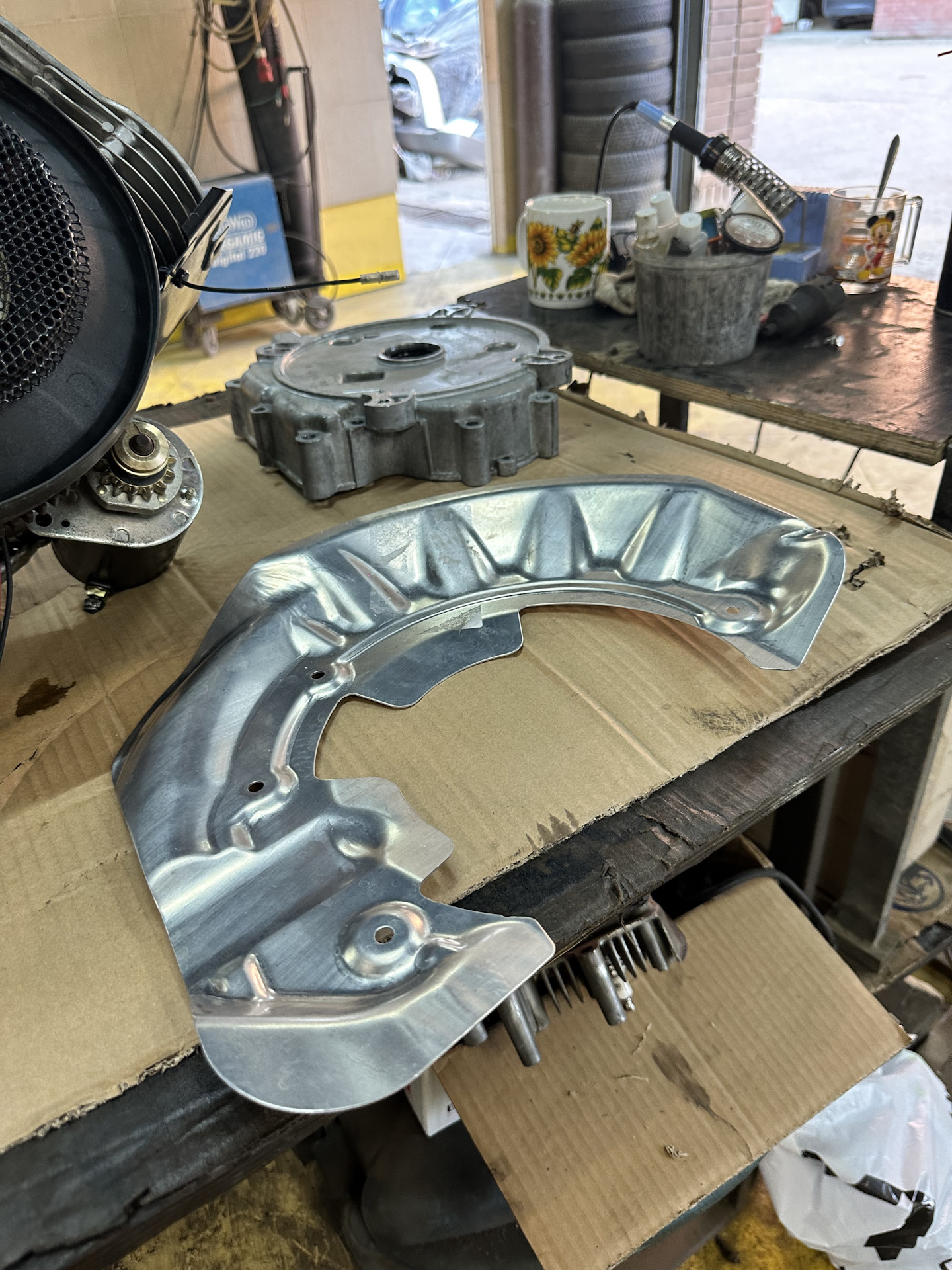 Пыльник тормозного диска — Porsche Cayenne (2G) 958, 3 л, 2011 года ...