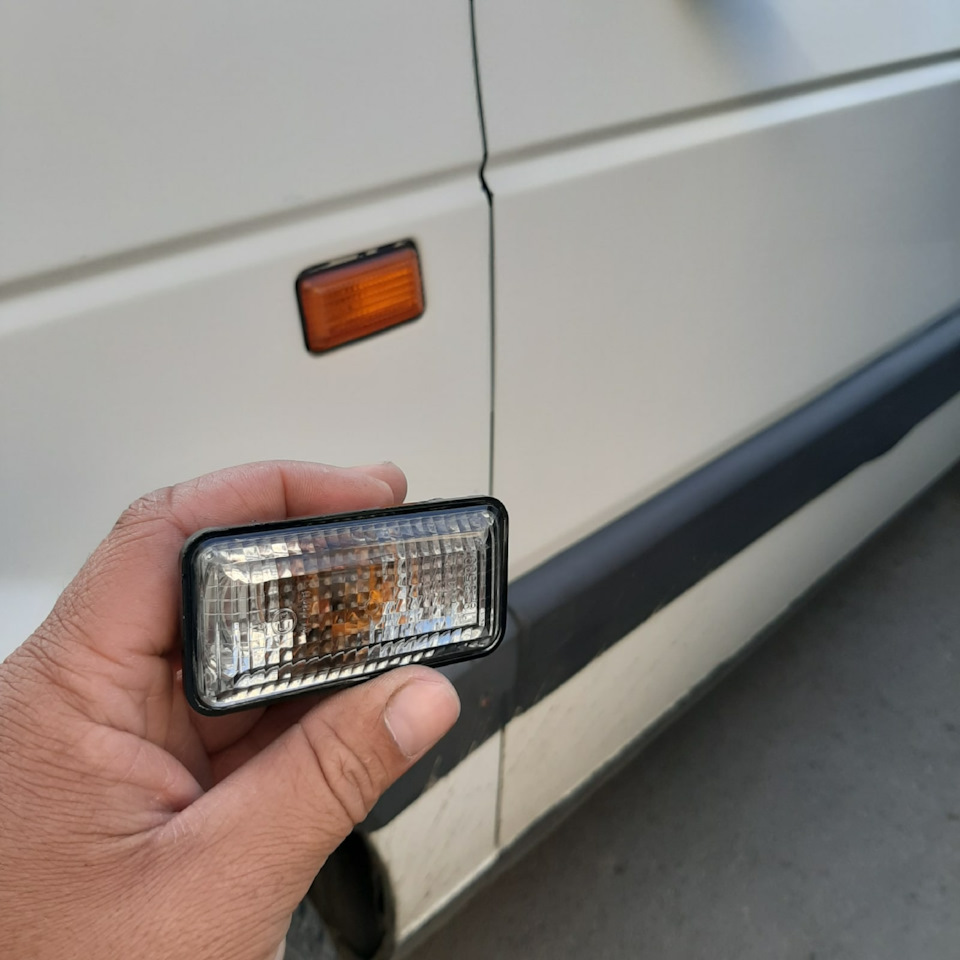 Новые повторители поворотников — Volkswagen Passat B3, 1,8 л, 1993 года ...