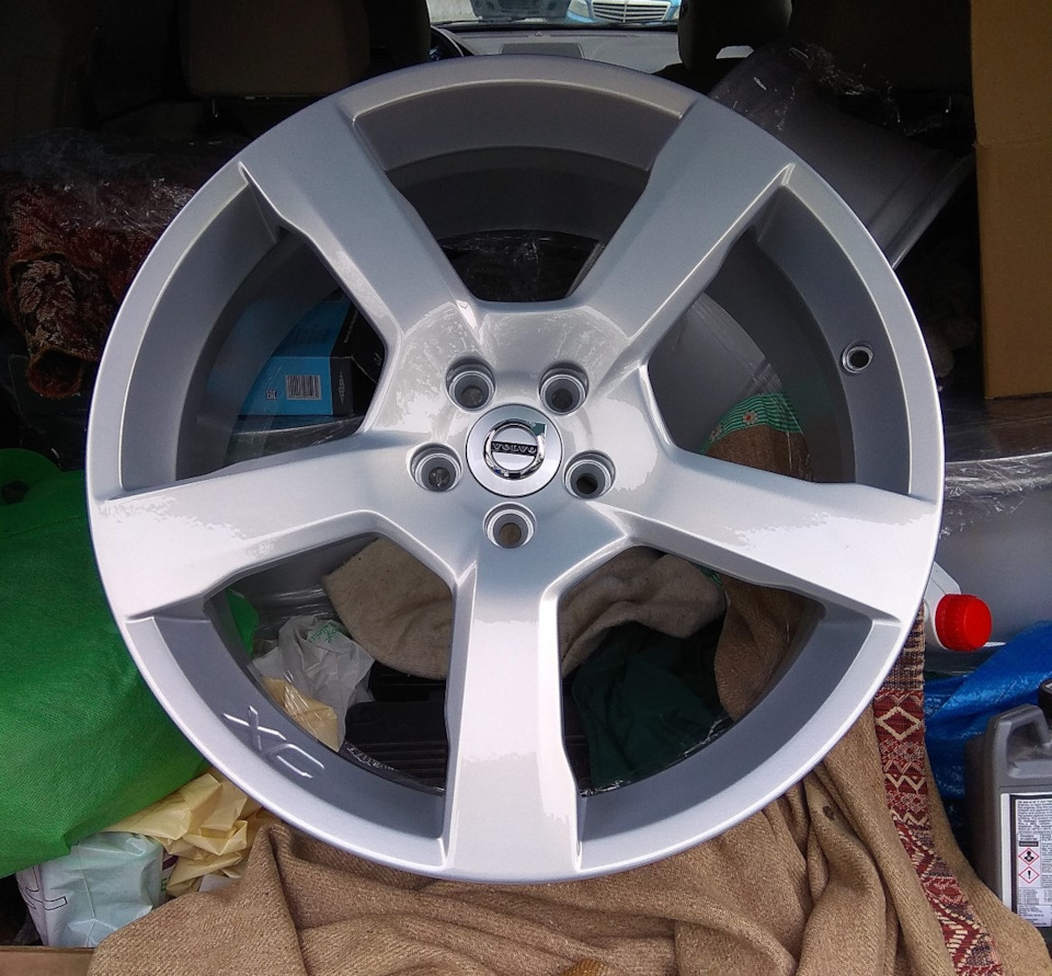 Покрасил диски. Ступичные колпачки нового образца. — Volvo XC90 (1G), 2 ...