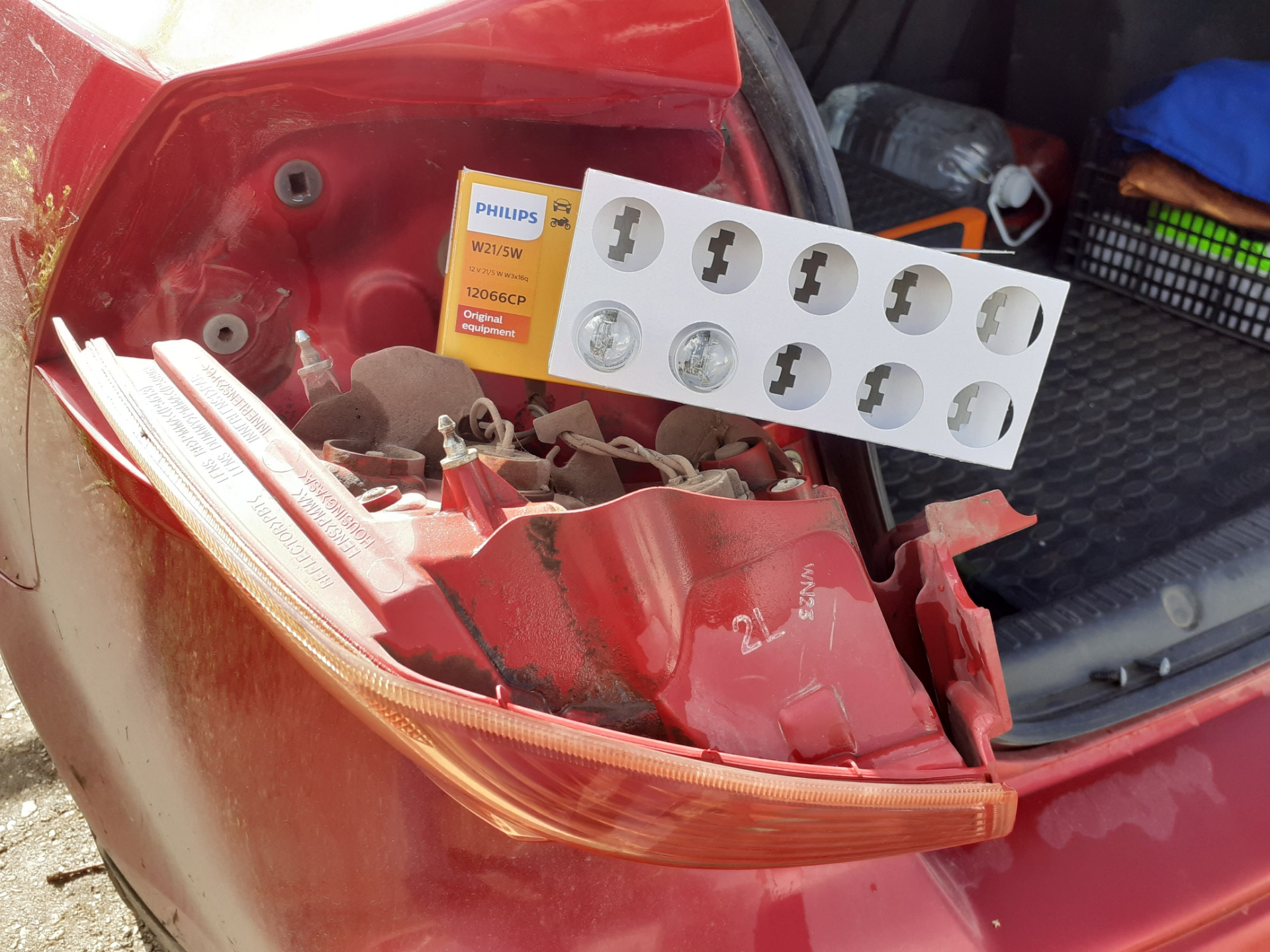 Клапан вентиляции картерных газов, лампы стоп-сигналов — Mitsubishi ...