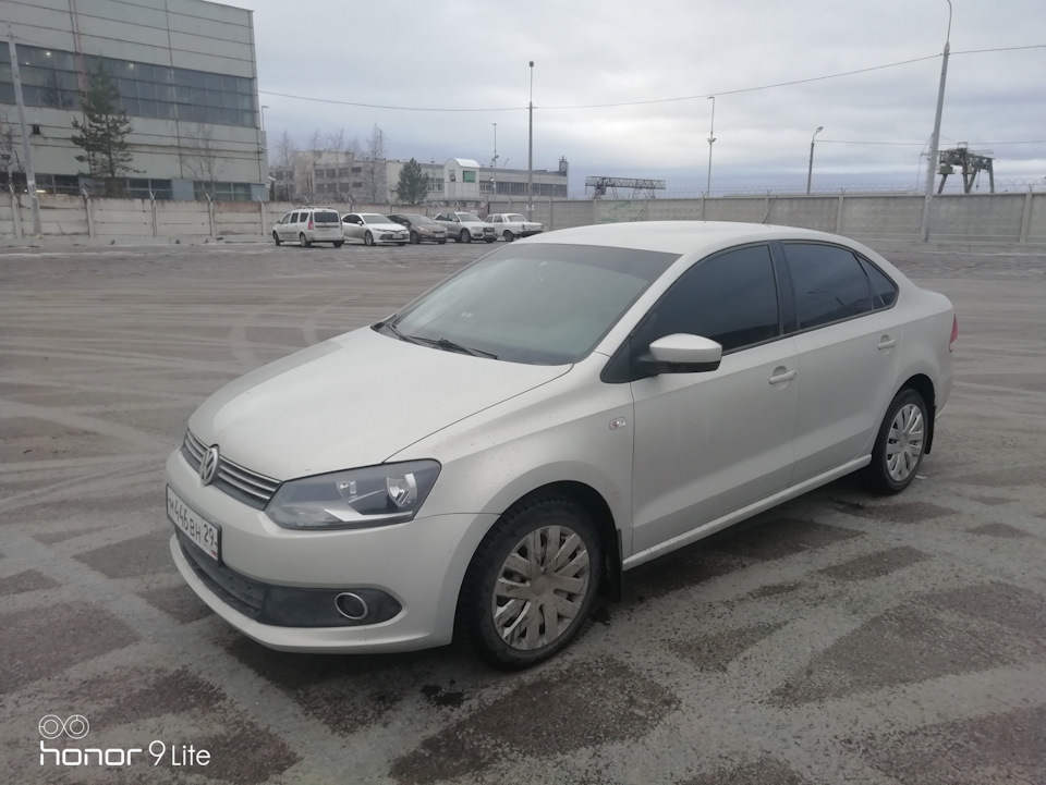 Фары от поло хетчбека на поло седан — Volkswagen Polo Sedan, 1,6 л ...