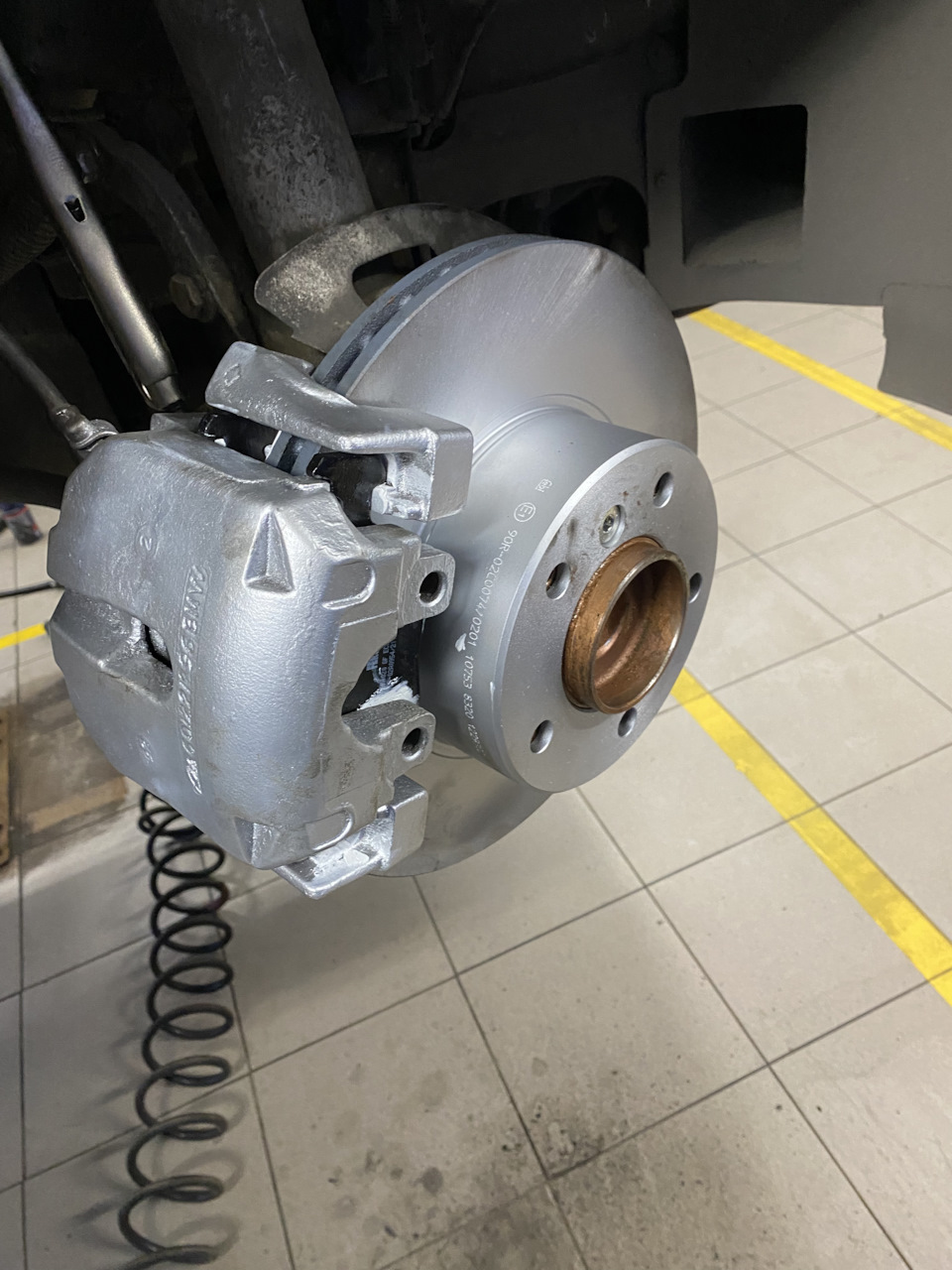 Передние тормоза и глушитель — BMW 5 series Touring (E39), 3 л, 1999 ...