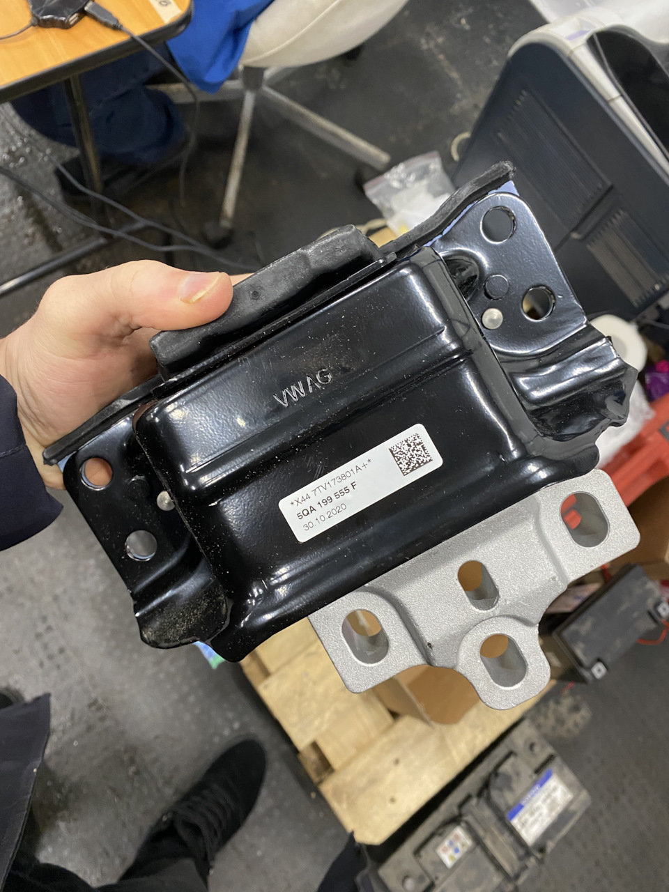 5QA199555F Подушка (опора) КПП VAG | Запчасти на DRIVE2